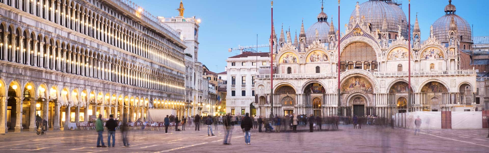 Der Markusplatz zählt zu den bedeutesten Sehenswürdigkeiten in Venedig